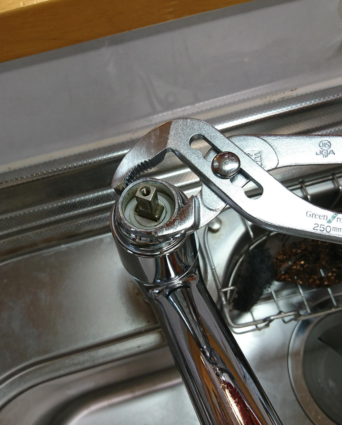 DIY! キッチンの水栓(蛇口)を交換 [MYM→SANEI]: Nerinoのブログ